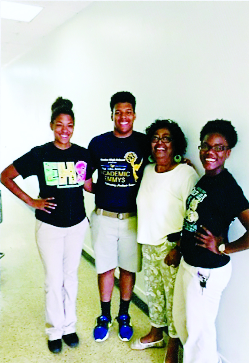 EHS seniors give to Eunice Food Bank | EuniceToday Archive | The Eunice ...